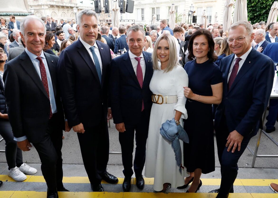 Kundenempfang der RLB OÖ auf der Reiterplattform der Albertina ...