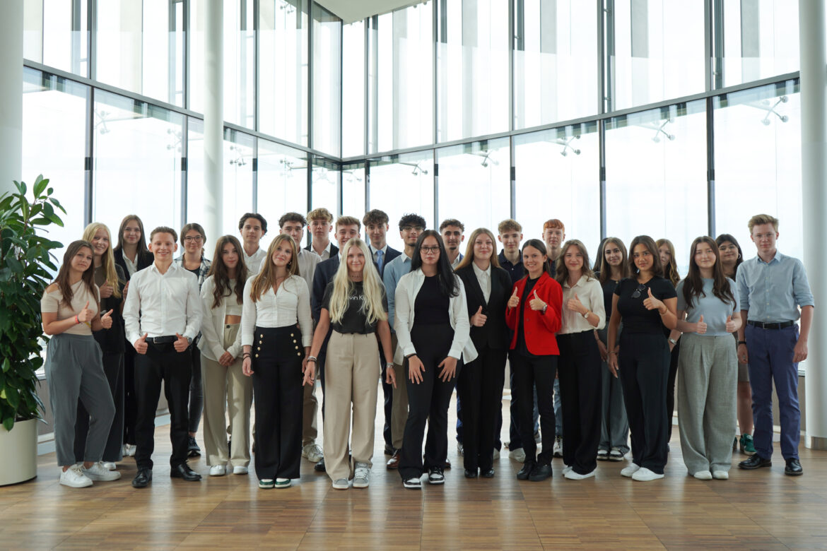 28 neue Lehrlinge starten bei Raiffeisen in NÖ und Wien - Leitbetriebe ...